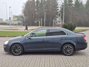 Blue Volkswagen Jetta 2006 in Plunge, with an engine capacity of 1.90 L and mileage of 265 thousand km for 1450 €, photo 2 on AUTOMOTO.COM.LV