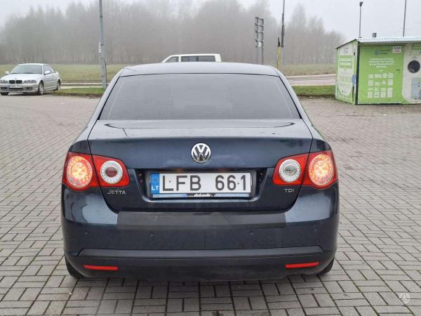 Blue Volkswagen Jetta 2006 in Plunge, with an engine capacity of 1.90 L and mileage of 265 thousand km for 1450 €, photo 4 on AUTOMOTO.COM.LV