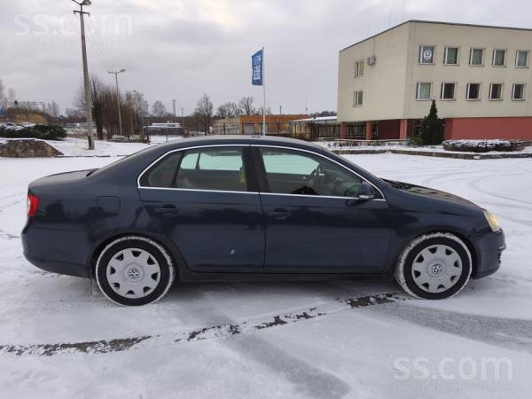 Zils Volkswagen Jetta 2006 Valmiera, ar dzinēja tilpumu 1.60 L un nobraukumu 288 tūkst. km par 1200 €, foto 4 vietnē AUTOMOTO.COM.LV