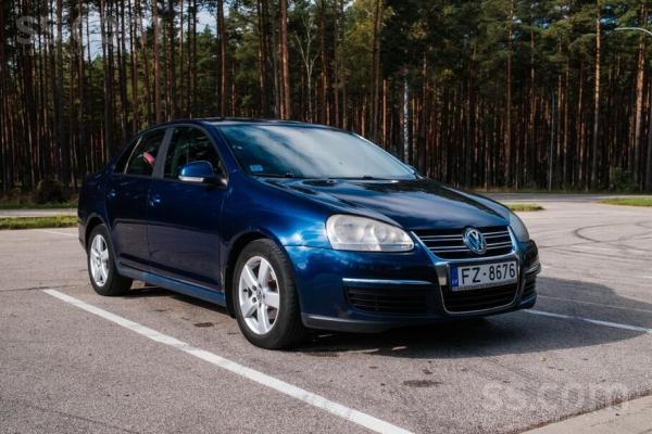 Blue Volkswagen Jetta 2006 in Riga, with an engine capacity of 1.60 L and mileage of 207 thousand km for 1700 €, photo 4 on AUTOMOTO.COM.LV