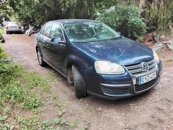 Blue Volkswagen Jetta 2006 in Kaunas, with an engine capacity of 1.60 L and mileage of 317 thousand km for 1490 €, photo 2 on AUTOMOTO.COM.LV