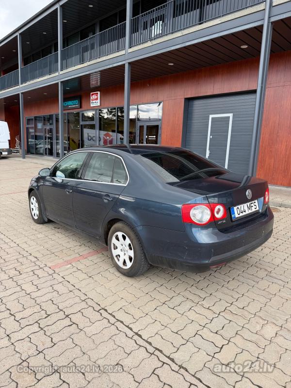 Blue Volkswagen Jetta 2006 in Tartu, with an engine capacity of 1.90 L and mileage of 238 thousand km for 1900 €, photo 2 on AUTOMOTO.COM.LV