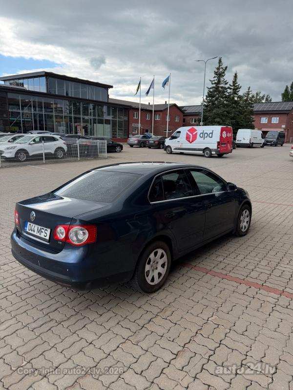 Blue Volkswagen Jetta 2006 in Tartu, with an engine capacity of 1.90 L and mileage of 238 thousand km for 1900 €, photo 3 on AUTOMOTO.COM.LV