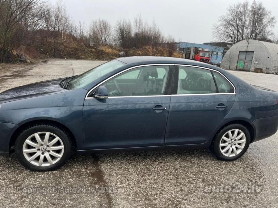 Blue Volkswagen Jetta 2007 in Parnu, with an engine capacity of 1.60 L and mileage of 262 thousand km for 1700 €, photo 3 on AUTOMOTO.COM.LV