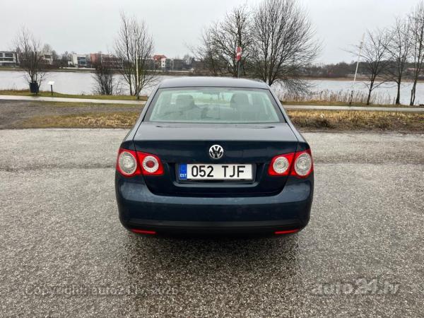 Blue Volkswagen Jetta 2007 in Parnu, with an engine capacity of 1.60 L and mileage of 262 thousand km for 1700 €, photo 3 on AUTOMOTO.COM.LV