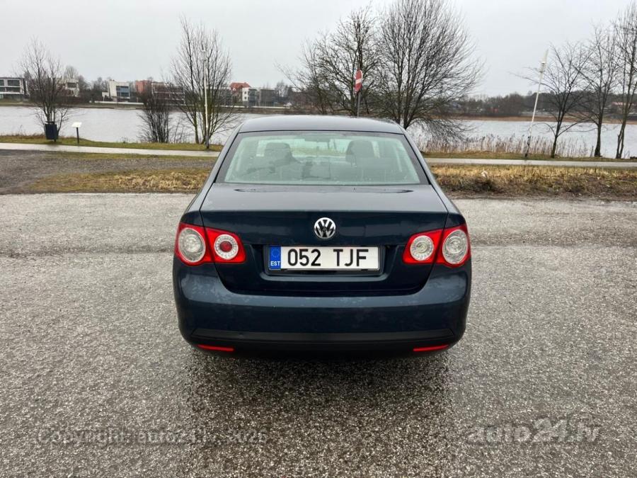 Blue Volkswagen Jetta 2007 in Parnu, with an engine capacity of 1.60 L and mileage of 262 thousand km for 1700 €, photo 4 on AUTOMOTO.COM.LV