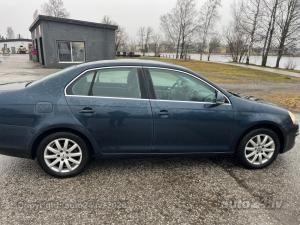 Blue Volkswagen Jetta 2007 in Parnu, with an engine capacity of 1.60 L and mileage of 262 thousand km for 1700 €, photo 6 on AUTOMOTO.COM.LV