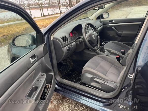 Blue Volkswagen Jetta 2007 in Parnu, with an engine capacity of 1.60 L and mileage of 262 thousand km for 1700 €, photo 6 on AUTOMOTO.COM.LV