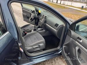 Blue Volkswagen Jetta 2007 in Parnu, with an engine capacity of 1.60 L and mileage of 262 thousand km for 1700 €, photo 8 on AUTOMOTO.COM.LV