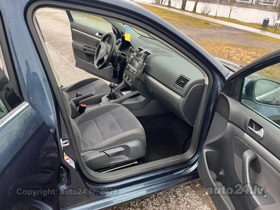 Blue Volkswagen Jetta 2007 in Parnu, with an engine capacity of 1.60 L and mileage of 262 thousand km for 1700 €, photo 8 on AUTOMOTO.COM.LV