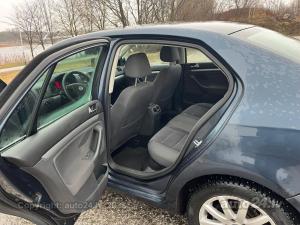 Blue Volkswagen Jetta 2007 in Parnu, with an engine capacity of 1.60 L and mileage of 262 thousand km for 1700 €, photo 10 on AUTOMOTO.COM.LV