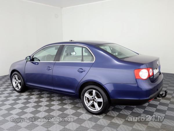 Zils Volkswagen Jetta 2007 Tallina, ar dzinēja tilpumu 1.60 L un nobraukumu 317 tūkst. km par 899 €, foto 4 vietnē AUTOMOTO.COM.LV