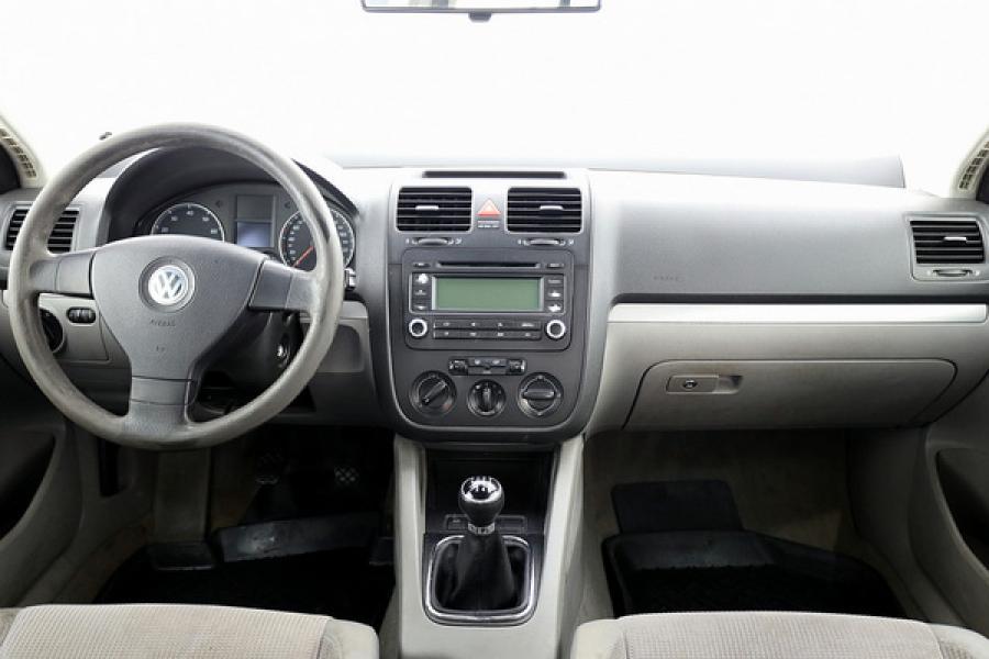 Blue Volkswagen Jetta 2007 in Tallinn, with an engine capacity of 1.60 L and mileage of 317 thousand km for 899 €, photo 6 on AUTOMOTO.COM.LV
