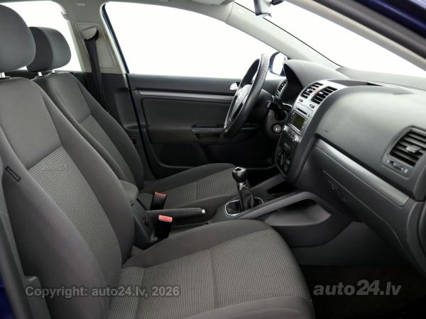 Blue Volkswagen Jetta 2007 in Tallinn, with an engine capacity of 1.60 L and mileage of 208 thousand km for 1399 €, photo 7 on AUTOMOTO.COM.LV