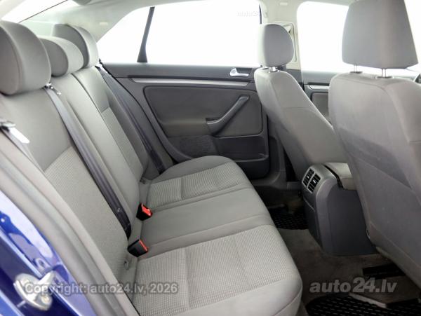 Blue Volkswagen Jetta 2007 in Tallinn, with an engine capacity of 1.60 L and mileage of 208 thousand km for 1399 €, photo 8 on AUTOMOTO.COM.LV