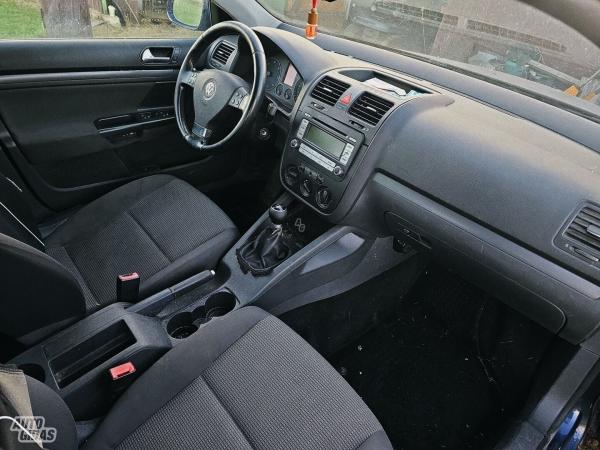 Volkswagen Jetta 2007 in Ukmerge on AUTOMOTO.COM.LV Blue Volkswagen Jetta 2007 in Ukmerge, with an engine capacity of 1.90 L and mileage of 250 thousand km for 400 β¬, photo 6 on AUTOMOTO.COM.LV
