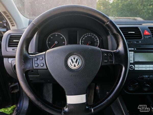 Volkswagen Jetta 2007 in Ukmerge on AUTOMOTO.COM.LV Blue Volkswagen Jetta 2007 in Ukmerge, with an engine capacity of 1.90 L and mileage of 250 thousand km for 400 β¬, photo 7 on AUTOMOTO.COM.LV