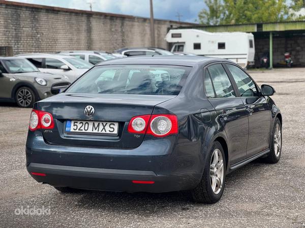 Zils Volkswagen Jetta 2008 Narva, ar dzinēja tilpumu 1.90 L un nobraukumu 280 tūkst. km par 900 €, foto 5 vietnē AUTOMOTO.COM.LV