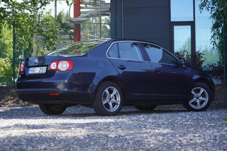 Zils Volkswagen Jetta 2008 Rīga, ar dzinēja tilpumu 1.60 L un nobraukumu 71 tūkst. km par 2490 €, foto 8 vietnē AUTOMOTO.COM.LV