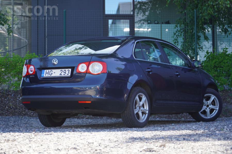 Zils Volkswagen Jetta 2008 Rīga, ar dzinēja tilpumu 1.60 L un nobraukumu 71 tūkst. km par 2490 €, foto 9 vietnē AUTOMOTO.COM.LV