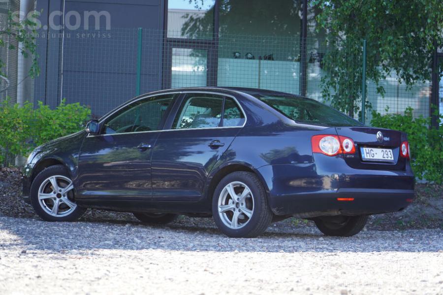 Zils Volkswagen Jetta 2008 Rīga, ar dzinēja tilpumu 1.60 L un nobraukumu 71 tūkst. km par 2490 €, foto 11 vietnē AUTOMOTO.COM.LV