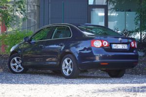 Zils Volkswagen Jetta 2008 Rīga, ar dzinēja tilpumu 1.60 L un nobraukumu 71 tūkst. km par 2490 €, foto 12 vietnē AUTOMOTO.COM.LV