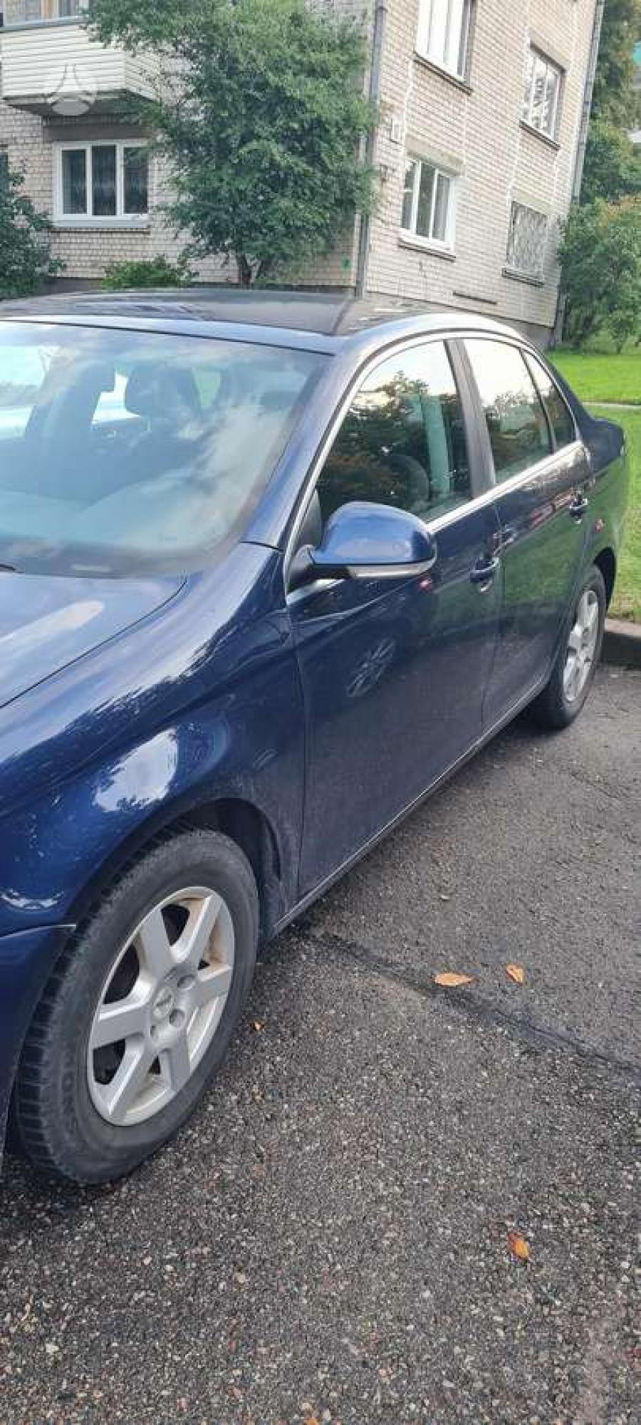 Blue Volkswagen Jetta 2009 in Vilnius, with an engine capacity of 1.60 L and mileage of 198 thousand km for 600 €, photo 4 on AUTOMOTO.COM.LV