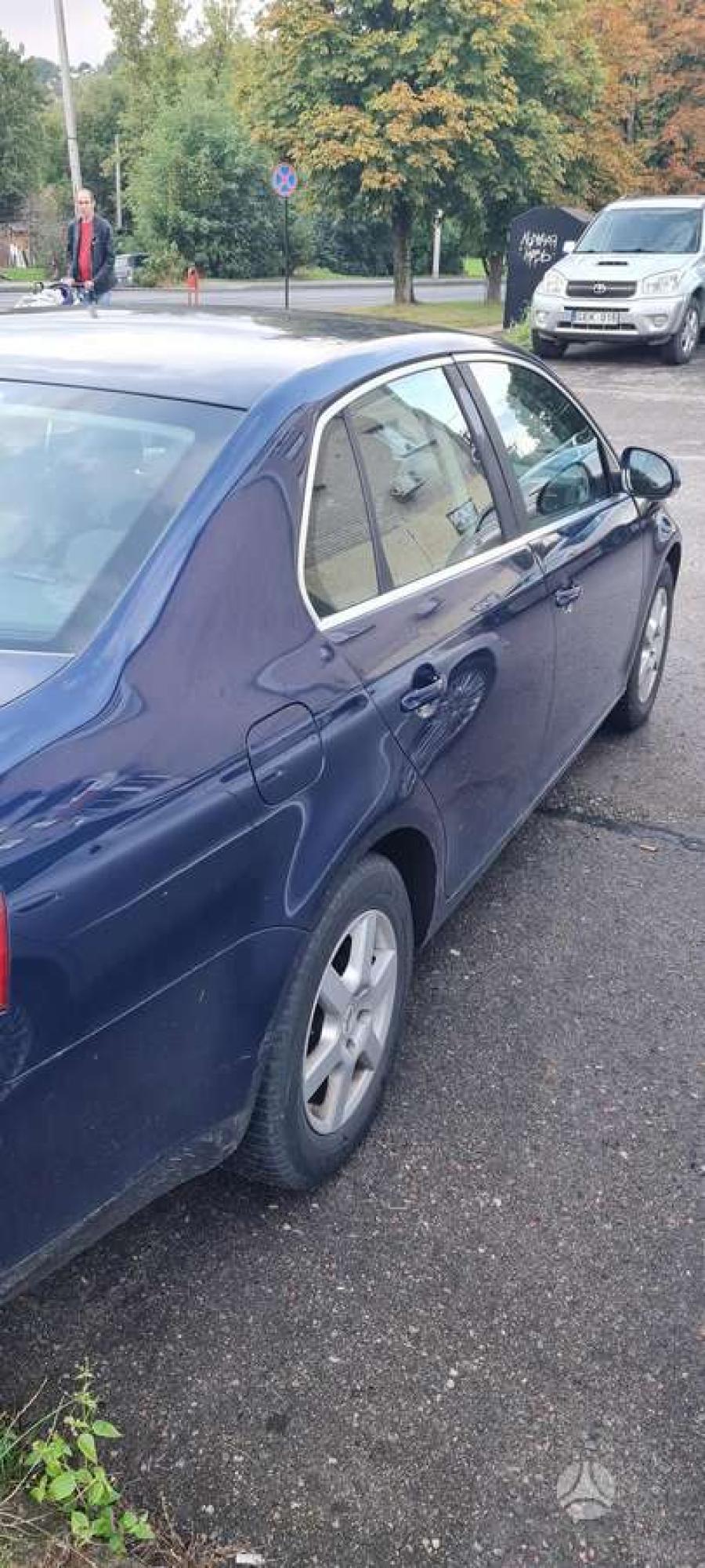 Blue Volkswagen Jetta 2009 in Vilnius, with an engine capacity of 1.60 L and mileage of 198 thousand km for 600 €, photo 6 on AUTOMOTO.COM.LV