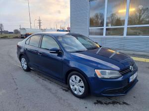 Blue Volkswagen Jetta 2011 in Taurage, with an engine capacity of 2.50 L and mileage of 150 thousand km for 2750 €, photo 3 on AUTOMOTO.COM.LV