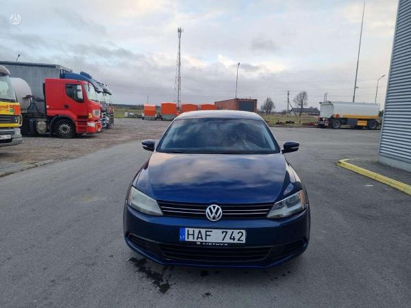 Zils Volkswagen Jetta 2011 Tauragė, ar dzinēja tilpumu 2.50 L un nobraukumu 150 tūkst. km par 2750 €, foto 6 vietnē AUTOMOTO.COM.LV