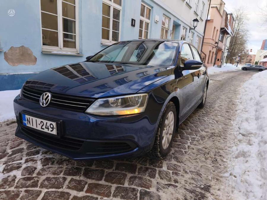 Blue Volkswagen Jetta 2012 in Klaipeda, with an engine capacity of 1.39 L and mileage of 229 thousand km for 4550 €, photo 1 on AUTOMOTO.COM.LV