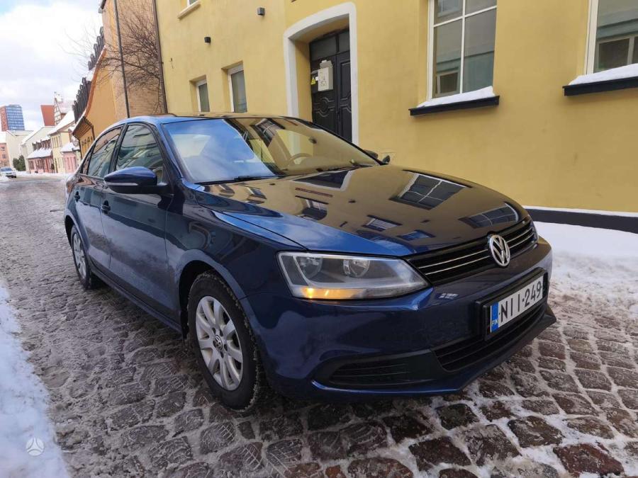 Blue Volkswagen Jetta 2012 in Klaipeda, with an engine capacity of 1.39 L and mileage of 229 thousand km for 4550 €, photo 2 on AUTOMOTO.COM.LV