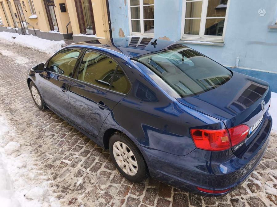 Blue Volkswagen Jetta 2012 in Klaipeda, with an engine capacity of 1.39 L and mileage of 229 thousand km for 4550 €, photo 7 on AUTOMOTO.COM.LV