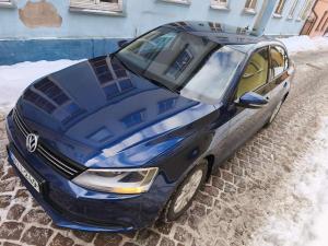 Blue Volkswagen Jetta 2012 in Klaipeda, with an engine capacity of 1.39 L and mileage of 229 thousand km for 4550 €, photo 8 on AUTOMOTO.COM.LV