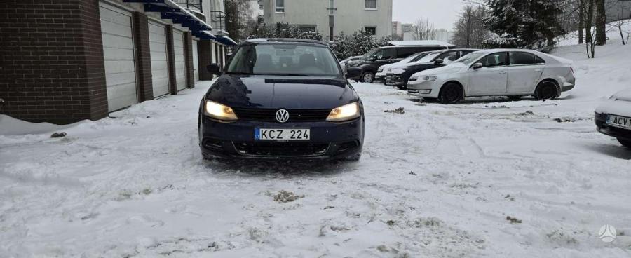 Zils Volkswagen Jetta 2012 Viļņa, ar dzinēja tilpumu 1.98 L un nobraukumu 165 tūkst. km par 2950 €, foto 2 vietnē AUTOMOTO.COM.LV