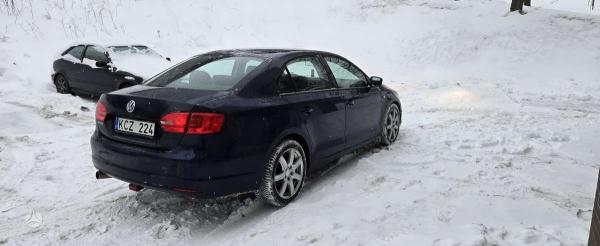 Zils Volkswagen Jetta 2012 Viļņa, ar dzinēja tilpumu 1.98 L un nobraukumu 165 tūkst. km par 2950 €, foto 4 vietnē AUTOMOTO.COM.LV