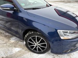 Blue Volkswagen Jetta 2012 in Pasvalys, with an engine capacity of 1.60 L and mileage of 291 thousand km for 5000 €, photo 5 on AUTOMOTO.COM.LV