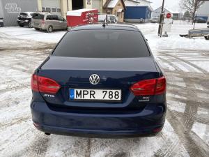 Blue Volkswagen Jetta 2012 in Pasvalys, with an engine capacity of 1.60 L and mileage of 291 thousand km for 5000 €, photo 8 on AUTOMOTO.COM.LV