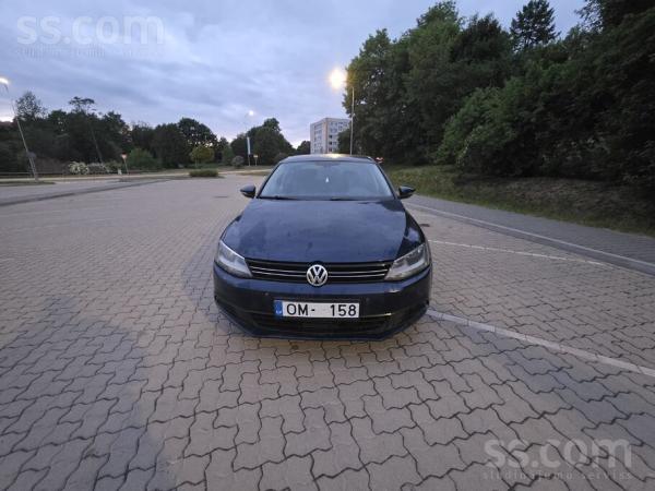 Blue Volkswagen Jetta 2012 in Saldus, with an engine capacity of 2.00 L and mileage of 342 thousand km for 3500 €, photo 1 on AUTOMOTO.COM.LV