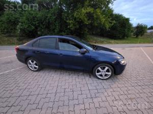 Blue Volkswagen Jetta 2012 in Saldus, with an engine capacity of 2.00 L and mileage of 342 thousand km for 3500 €, photo 4 on AUTOMOTO.COM.LV
