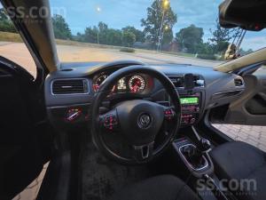 Blue Volkswagen Jetta 2012 in Saldus, with an engine capacity of 2.00 L and mileage of 342 thousand km for 3500 €, photo 5 on AUTOMOTO.COM.LV