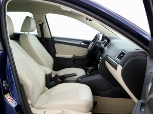 Blue Volkswagen Jetta 2012 in Tallinn, with an engine capacity of 1.40 L and mileage of 334 thousand km for 1499 €, photo 7 on AUTOMOTO.COM.LV