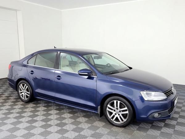 Blue Volkswagen Jetta 2012 in Tallinn, with an engine capacity of 1.40 L and mileage of 334 thousand km for 1499 €, photo 8 on AUTOMOTO.COM.LV