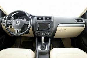 Blue Volkswagen Jetta 2012 in Tallinn, with an engine capacity of 1.40 L and mileage of 334 thousand km for 1499 €, photo 13 on AUTOMOTO.COM.LV