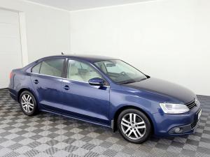 Blue Volkswagen Jetta 2012 in Tallinn, with an engine capacity of 1.40 L and mileage of 334 thousand km for 1499 €, photo 9 on AUTOMOTO.COM.LV