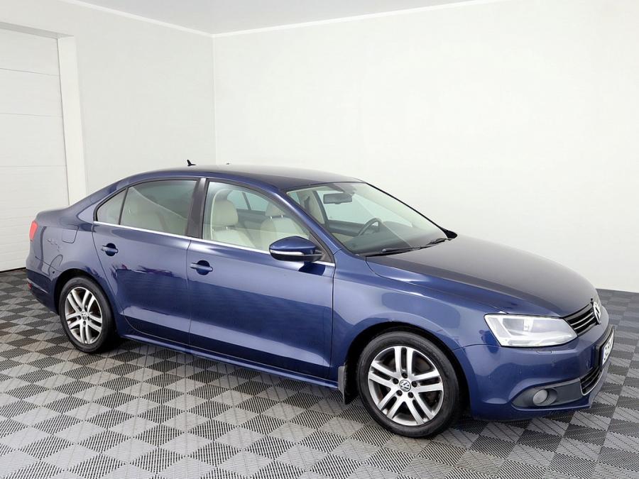 Blue Volkswagen Jetta 2012 in Tallinn, with an engine capacity of 1.40 L and mileage of 334 thousand km for 1499 €, photo 9 on AUTOMOTO.COM.LV