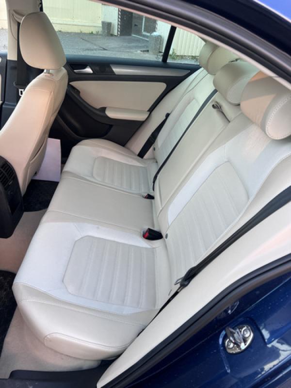 Zils Volkswagen Jetta 2012 Tallina, ar dzinēja tilpumu 1.40 L un nobraukumu 337 tūkst. km par 2300 €, foto 5 vietnē AUTOMOTO.COM.LV