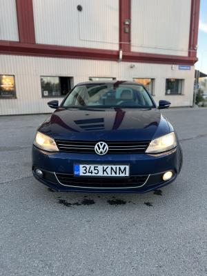 Blue Volkswagen Jetta 2012 in Tallinn, with an engine capacity of 1.40 L and mileage of 337 thousand km for 2300 €, photo 12 on AUTOMOTO.COM.LV
