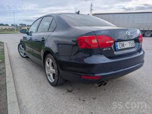 Zils Volkswagen Jetta 2012 Saldus, ar dzinēja tilpumu 2.00 L un nobraukumu 344 tūkst. km par 3550 €, foto 4 vietnē AUTOMOTO.COM.LV