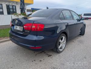 Zils Volkswagen Jetta 2012 Saldus, ar dzinēja tilpumu 2.00 L un nobraukumu 344 tūkst. km par 3550 €, foto 5 vietnē AUTOMOTO.COM.LV